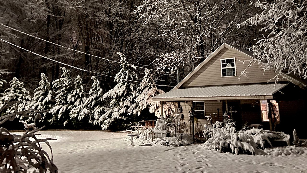 How much snow fell Thursday into Friday morning Wisconsin