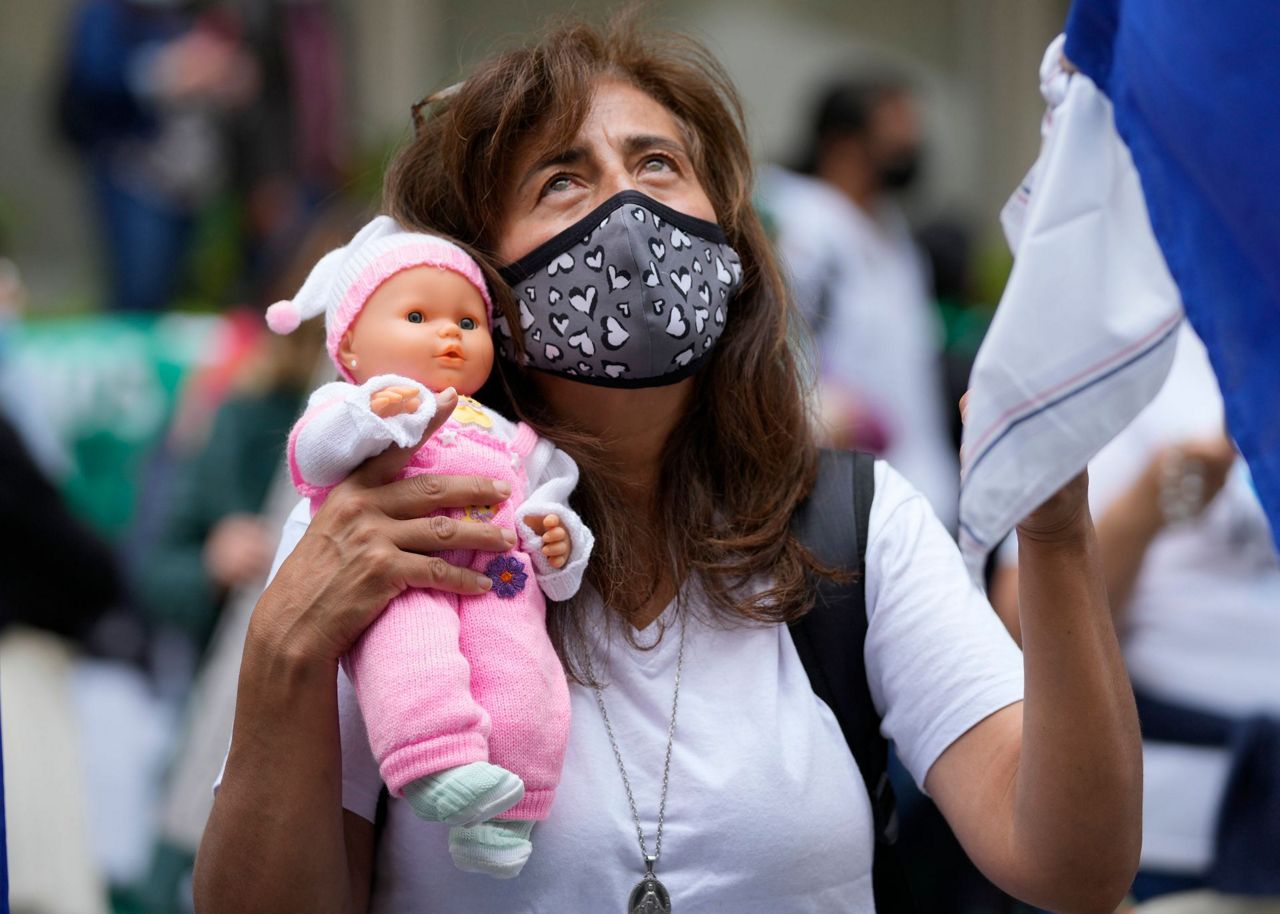 Colombia's highest court rules to decriminalize abortion