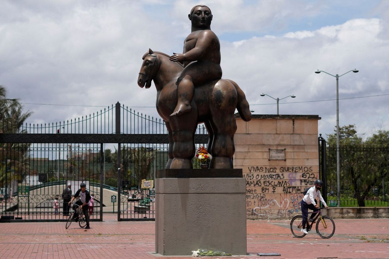 Renowned Colombian painter and sculptor Fernando Botero has died at age ...