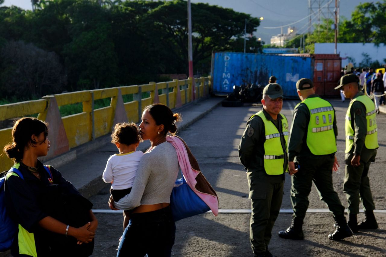 Venezuela reopens border crossing with Colombia
