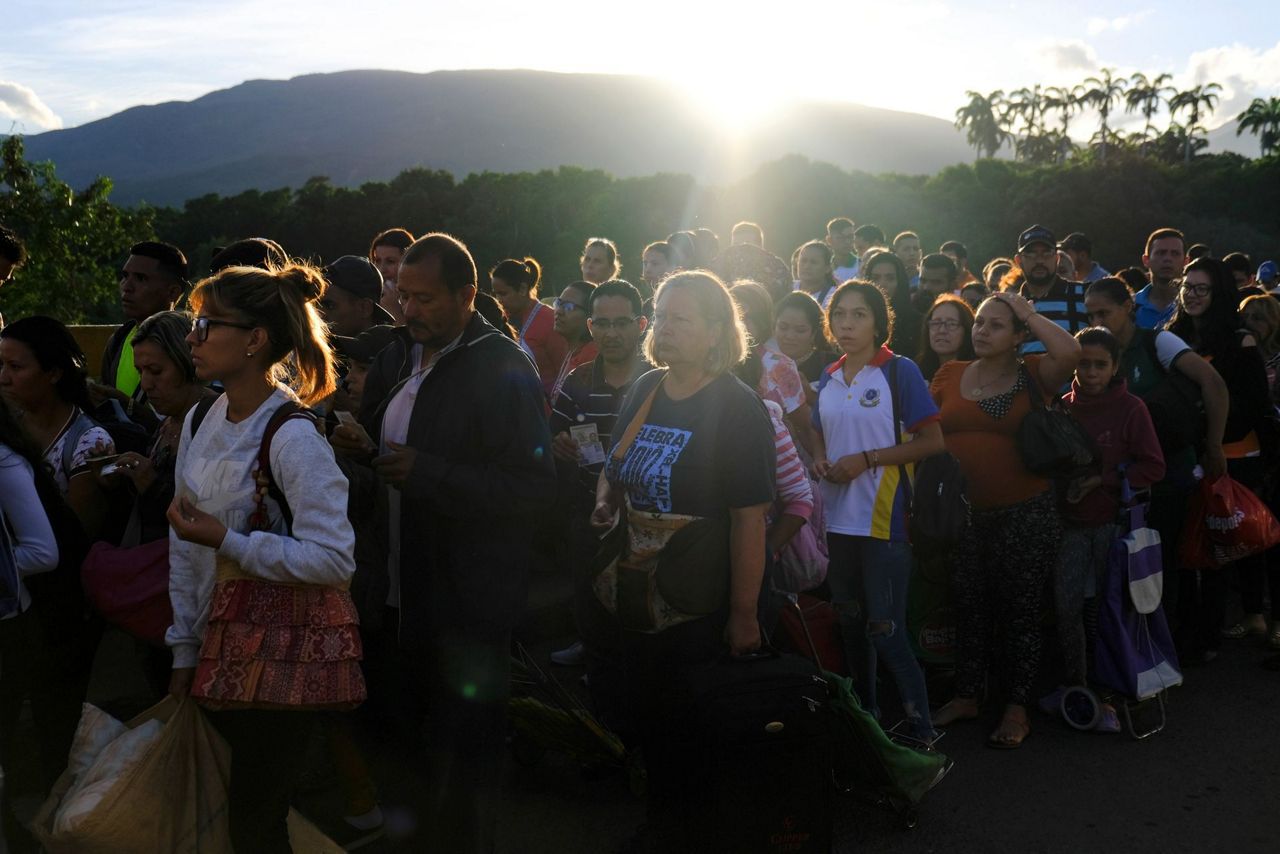 Venezuela reopens border crossing with Colombia