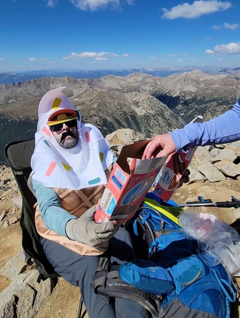 'Legend dairy' man carries ice cream and dry ice up Colorado peak as ...