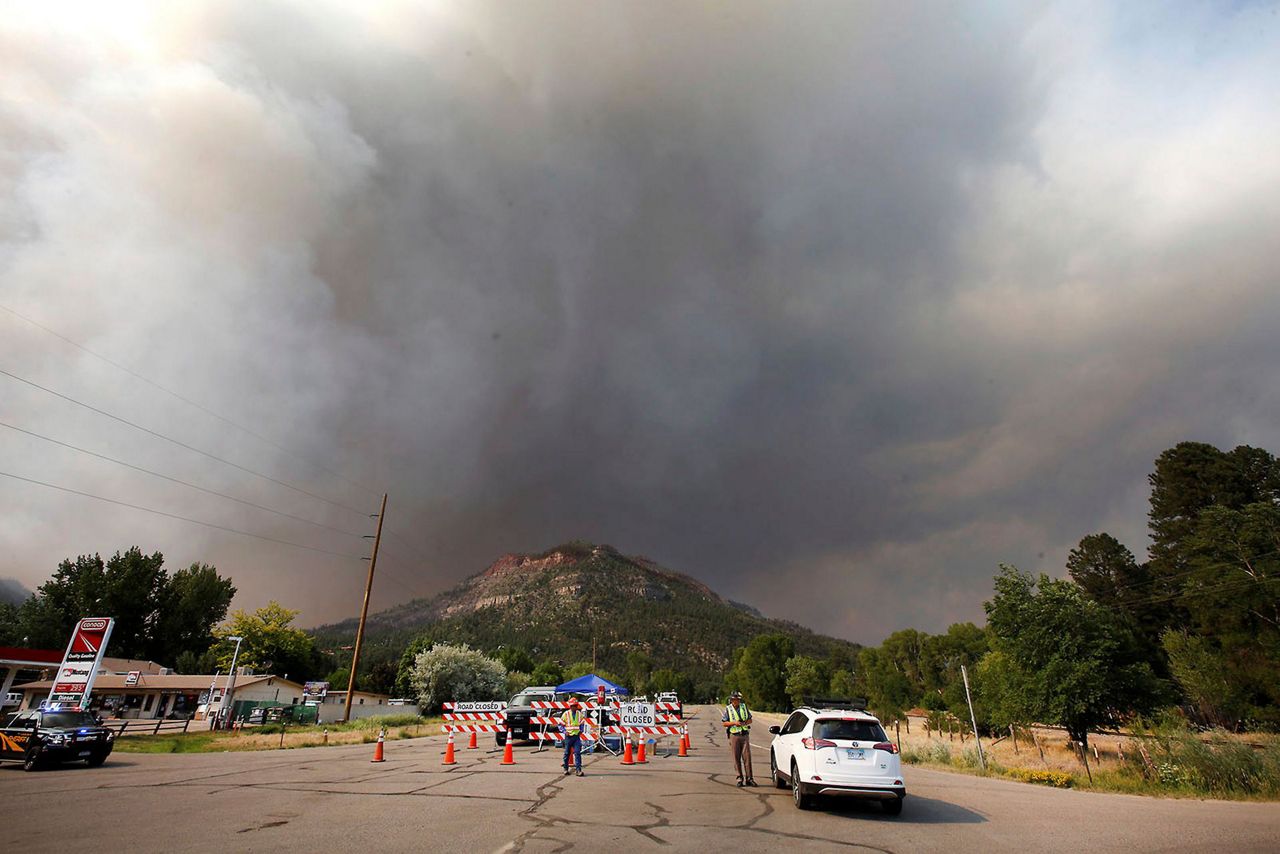 Colorado wildfire forces nearly 2K evacuations amid drought
