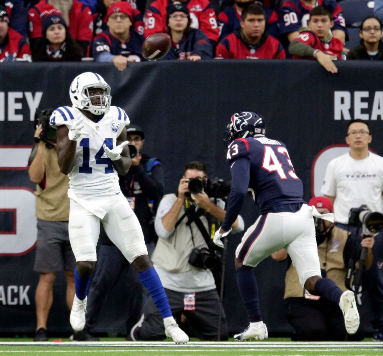 Colts snap Texans' 9-game winning streak with 24-21 win