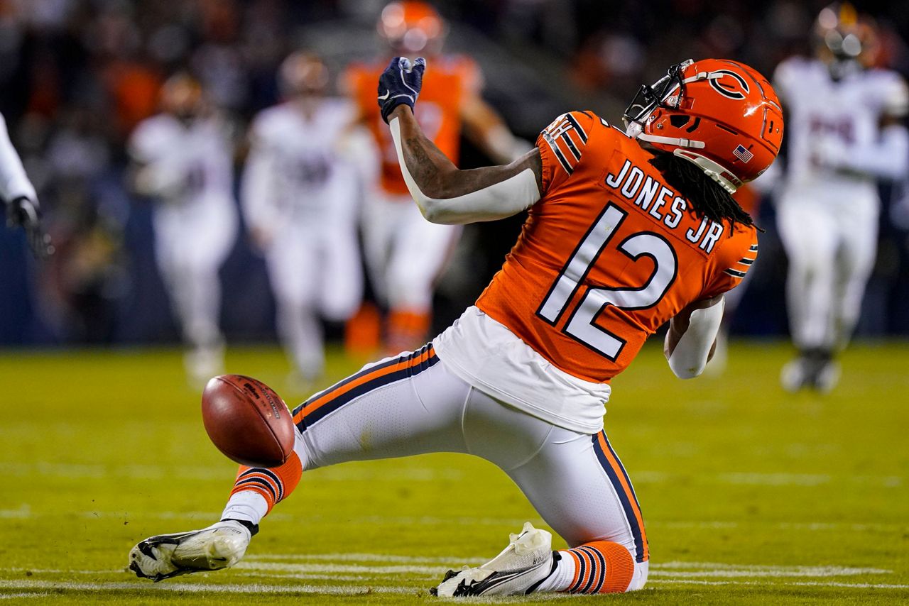 Muffed punt, Robinson TD lift Commanders over Bears 12-7