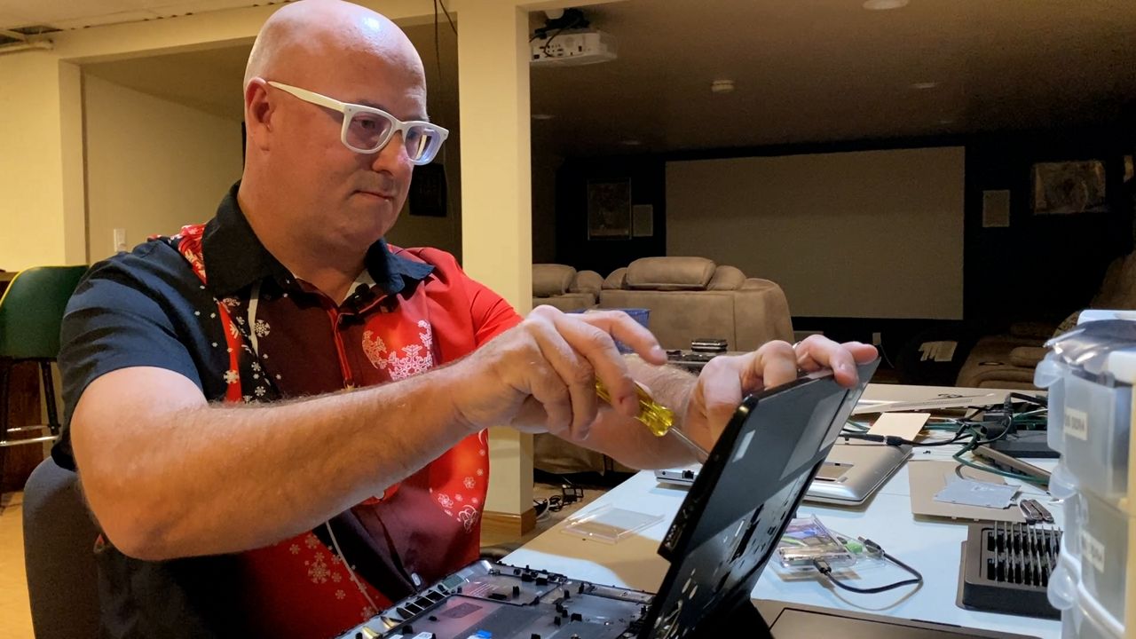 Wisconsinite fixes up donated computers for the community