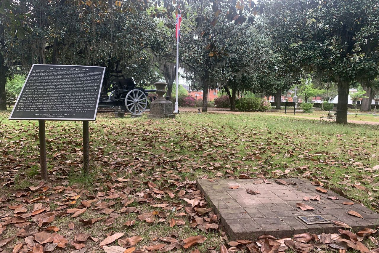 Strange theft of Confederate chair mystifies Alabama town