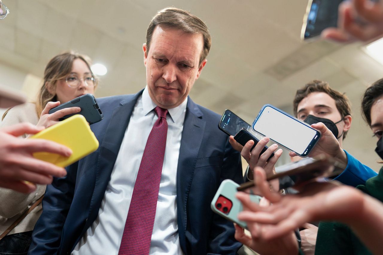 Senate deal on border and Ukraine at risk of collapse as Trump pushes ...