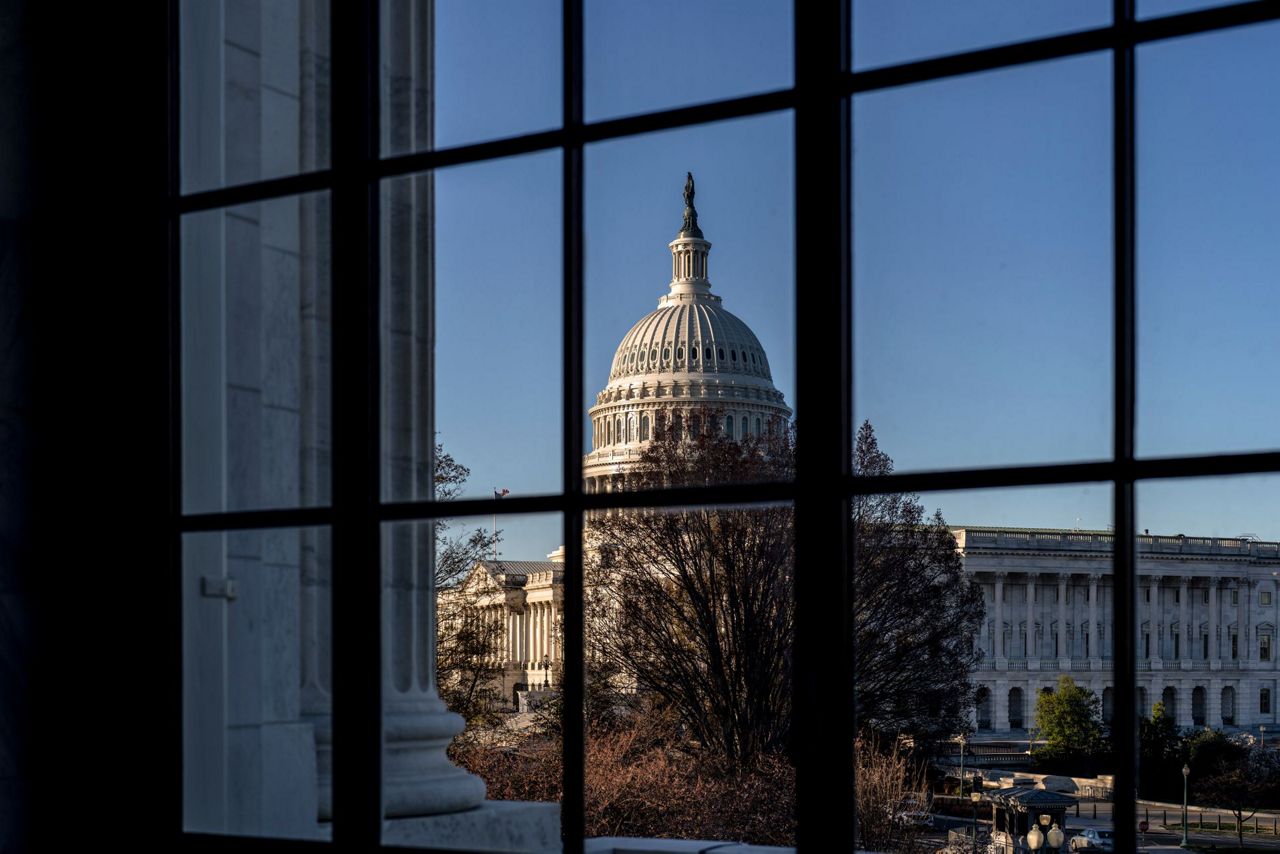 Bank failures: Anger in Congress, but division on what to do