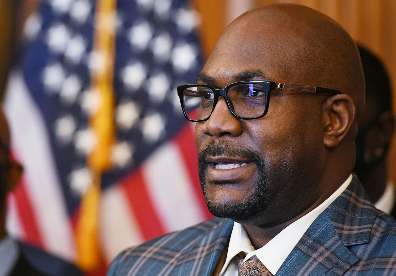 Floyd family meets with Biden as Congress mulls police bill