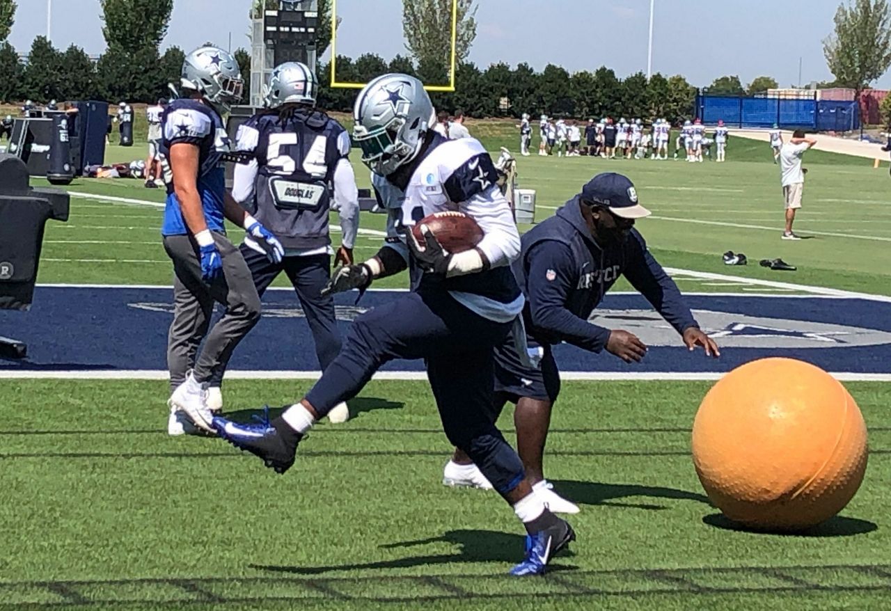 AP source: Cowboys, Elliott have deal, ending long holdout