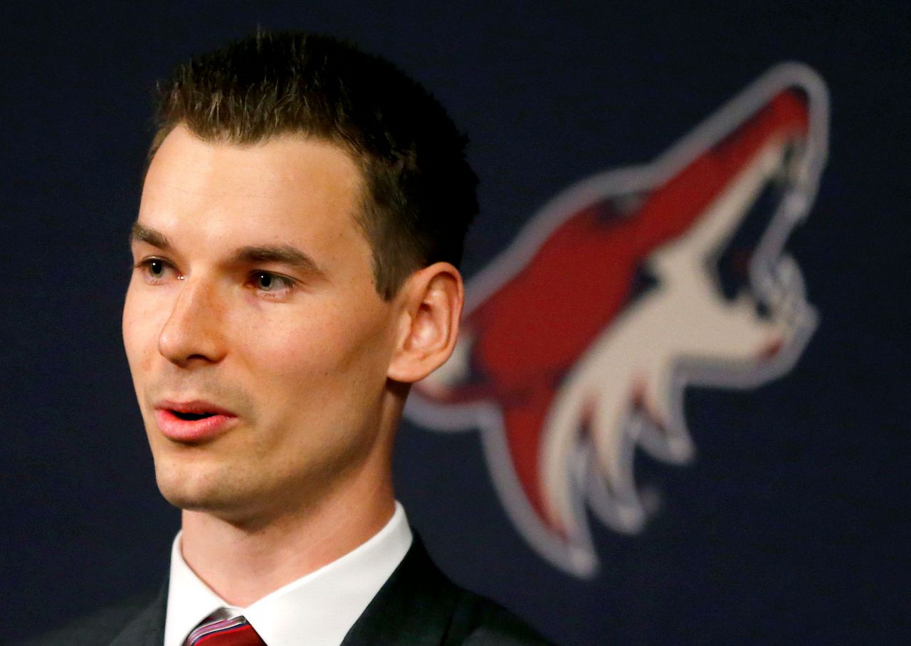 Chayka steps down as Arizona GM a week before qualifier