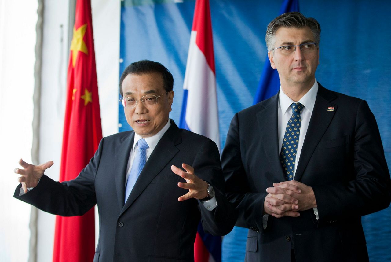 Chinese premier visits bridge construction in Croatia