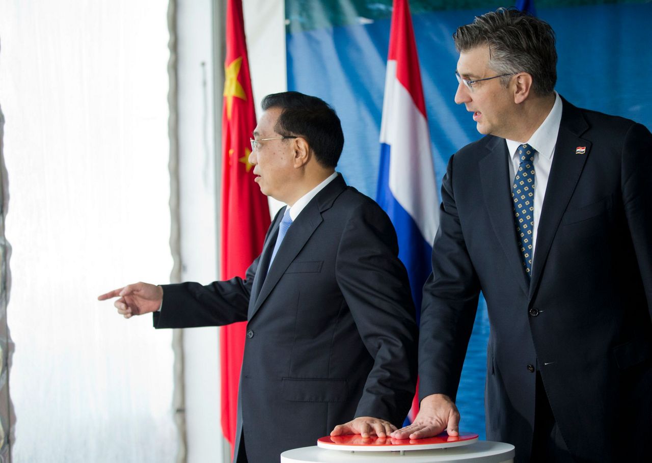 Chinese premier visits bridge construction in Croatia