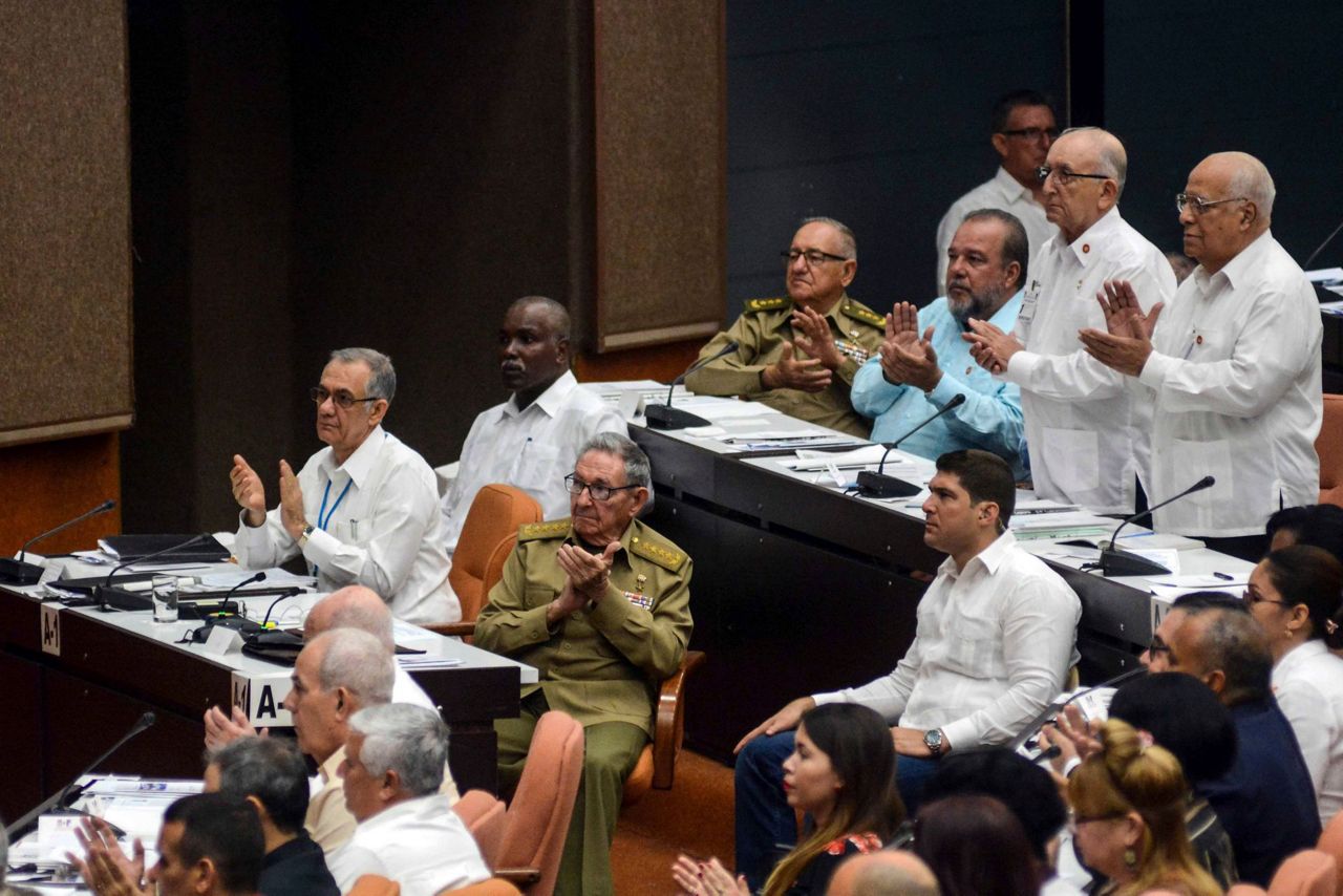 Cuba approves new leader's Cabinet with old faces in place