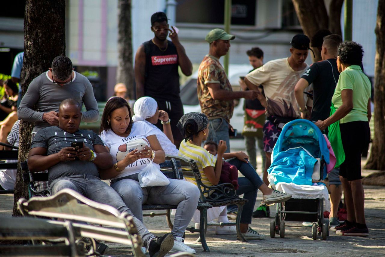 Internet access via mobile phones starts for all Cubans