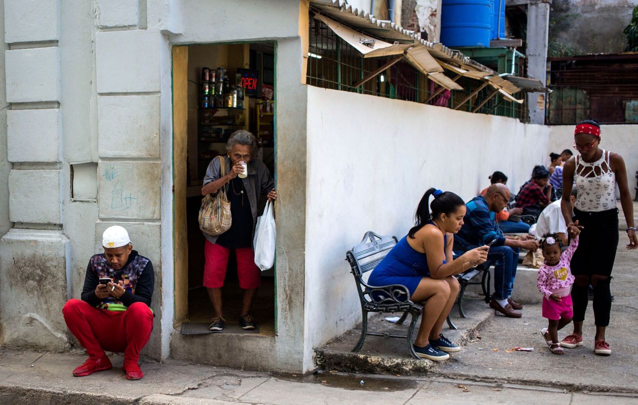 Internet access via mobile phones starts for all Cubans