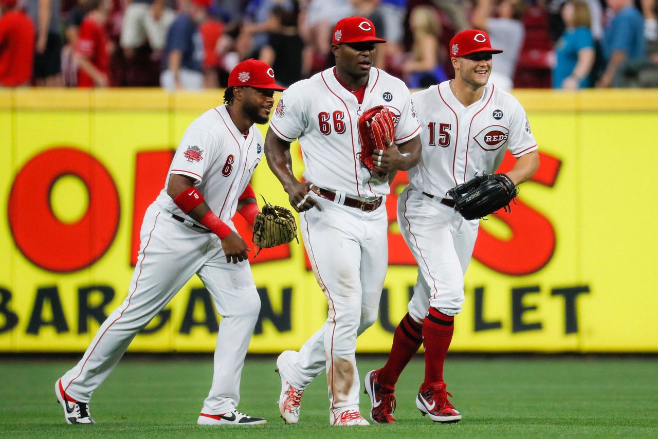 Hamels leaves after 1 inning, Reds beat Cubs 6-3 to end skid