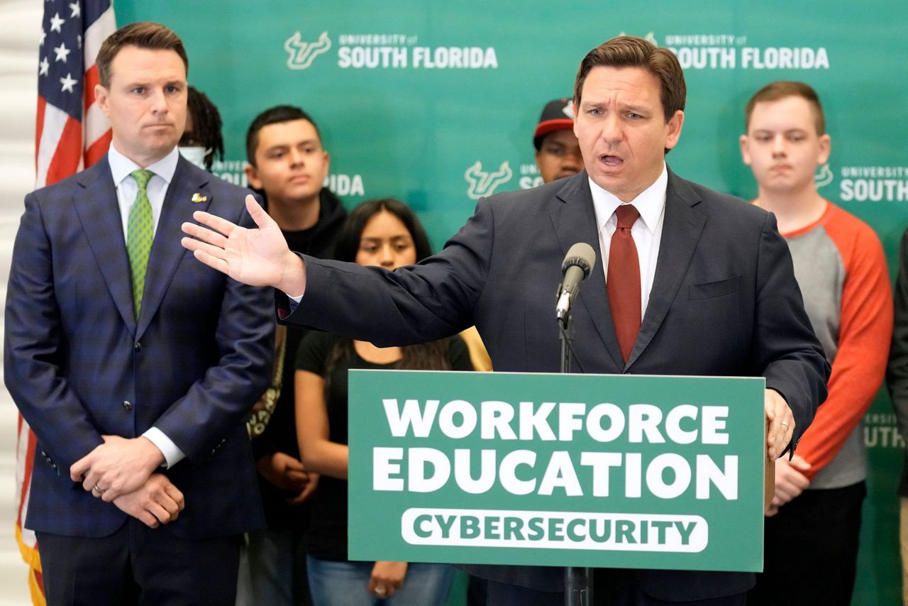 Florida governor admonishes students for wearing face masks