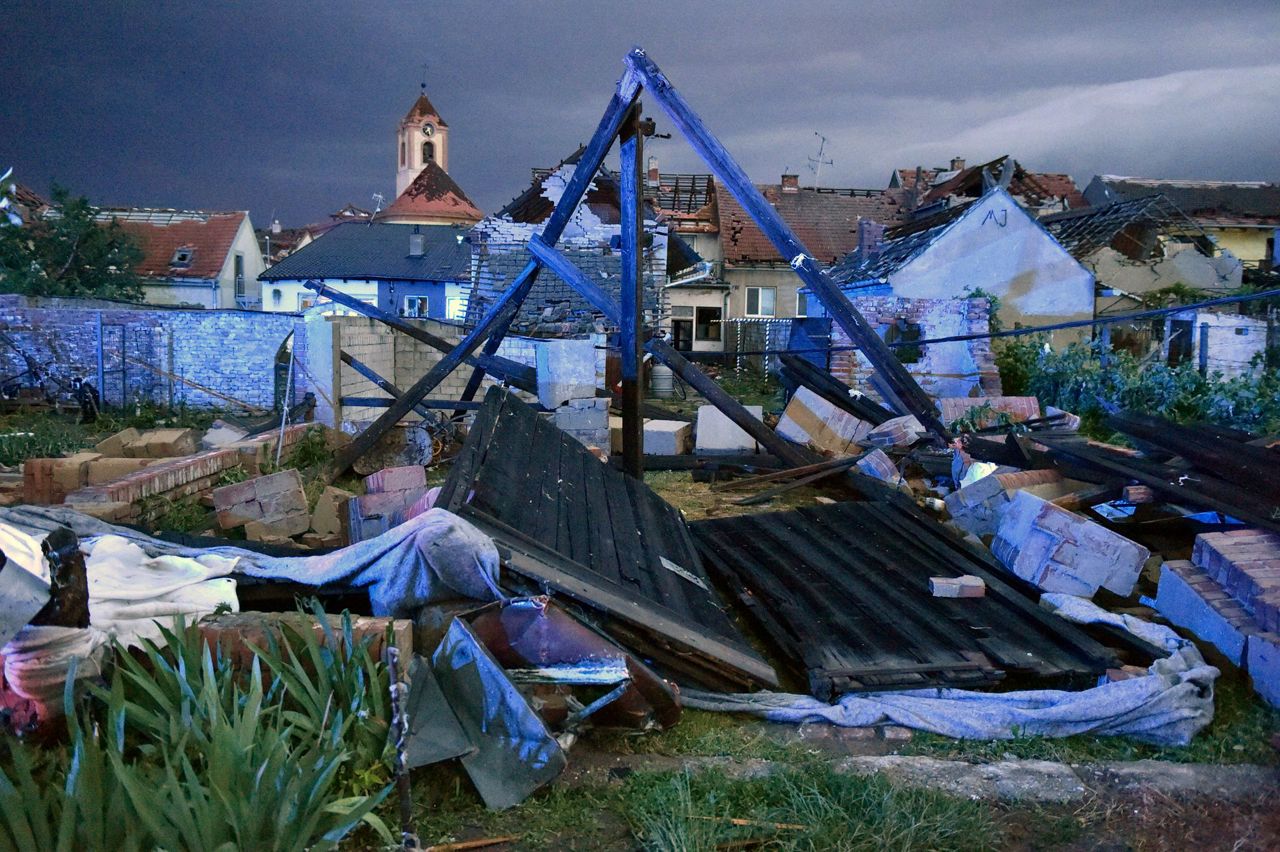 German vaccine center flooded, 5 injured by heavy hail