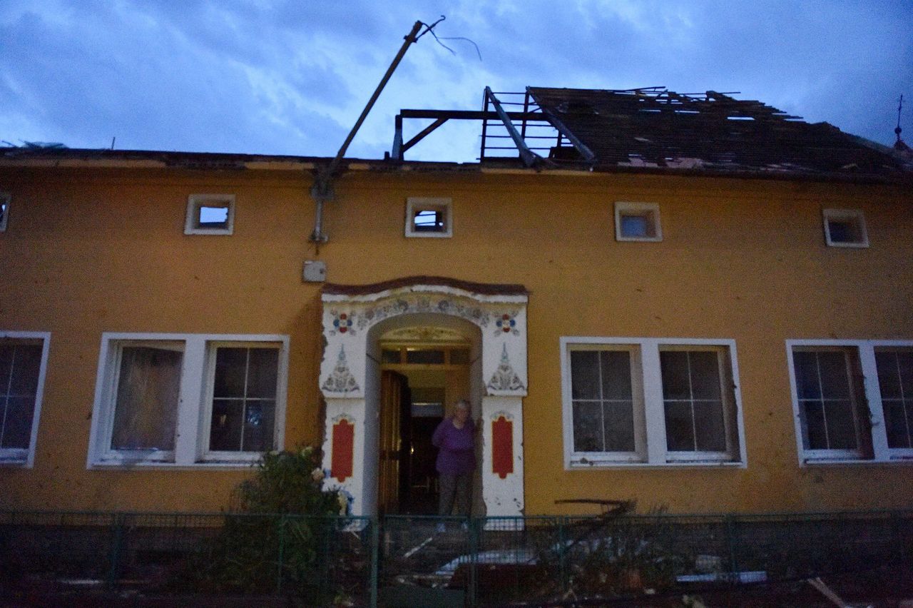 German vaccine center flooded, 5 injured by heavy hail