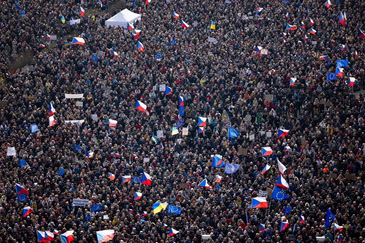 Tens of thousands of protesters rally in Prague against new government ...