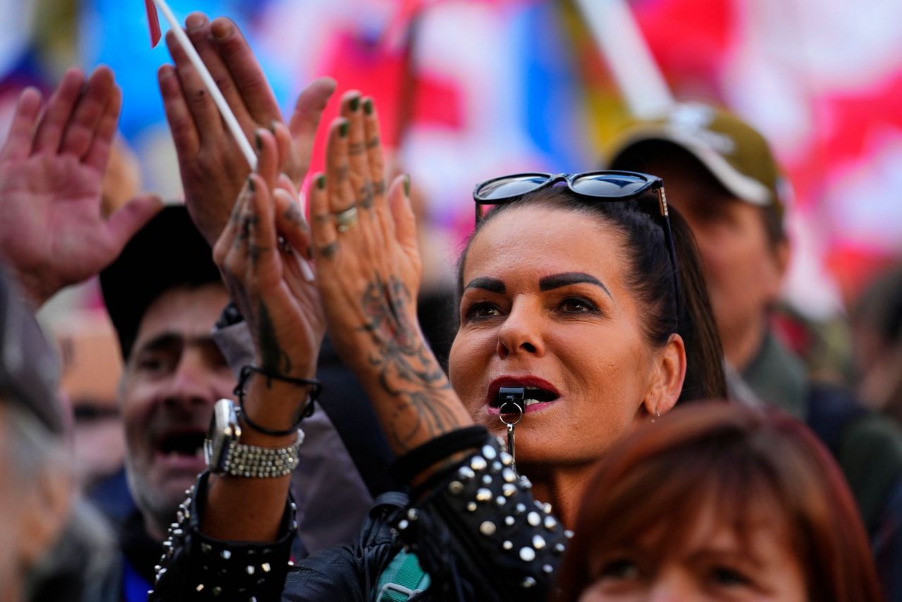 Czechs rally to demand resignation of pro-Western government