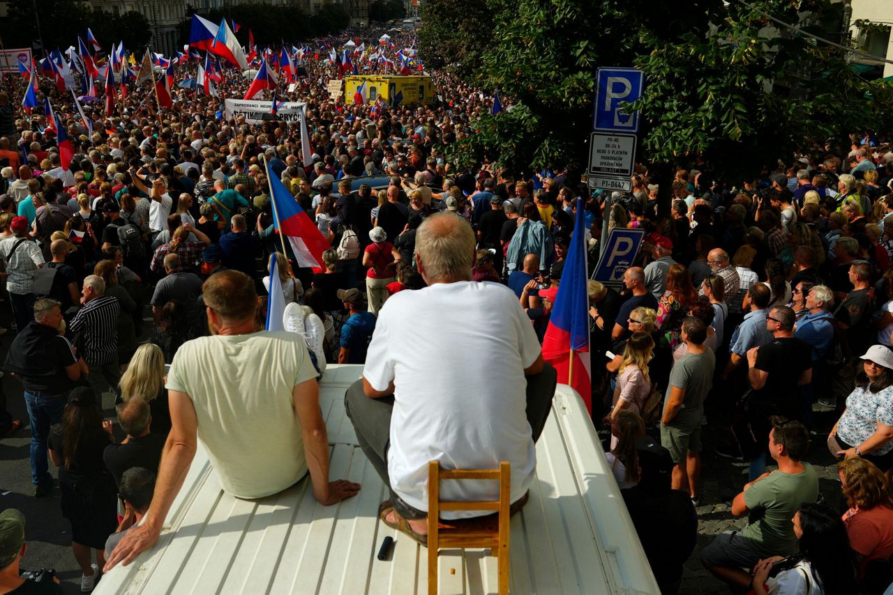 Tens of thousands protest against Czech government