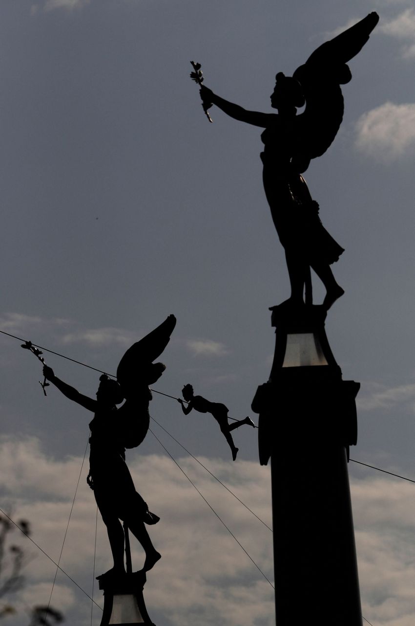 Tightrope walker's dance over river launches Prague festival