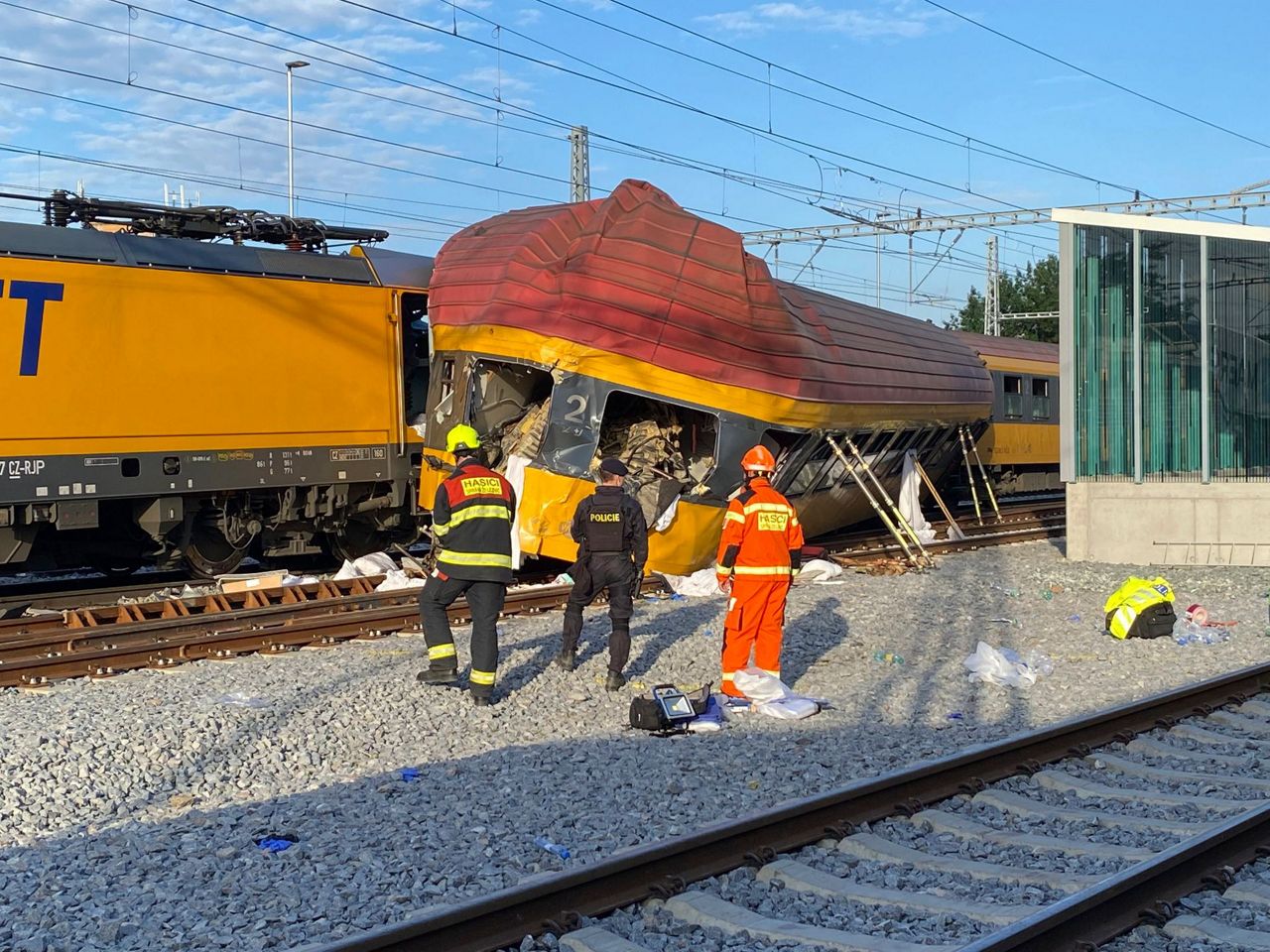 At least 4 people killed, 23 injured after trains collide in the Czech ...