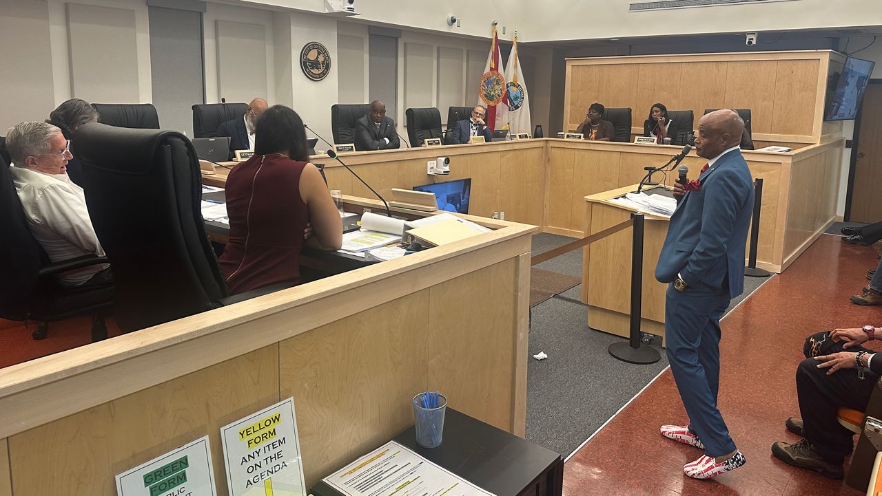 Daytona Beach city manager survives termination vote