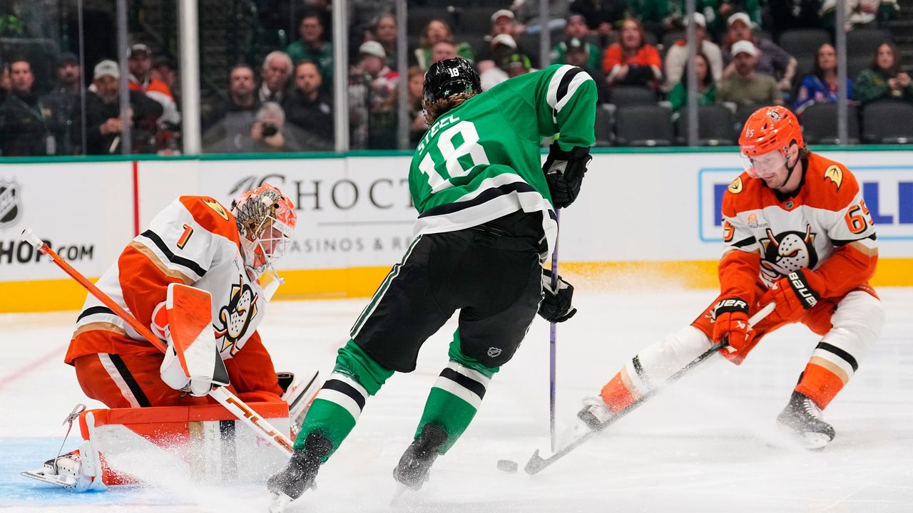 Ducks rally to beat Stars 7-5