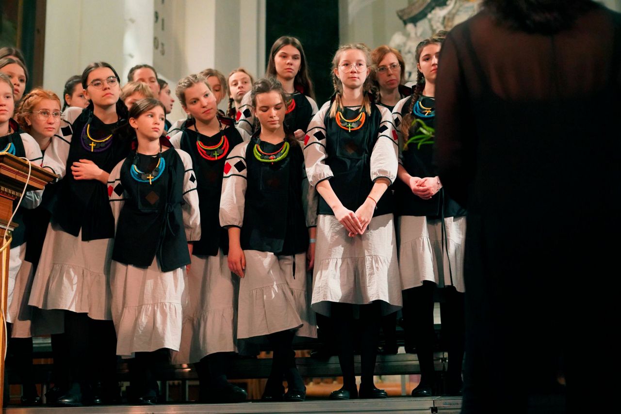 Ukrainian youth choir defies war with messages of freedom