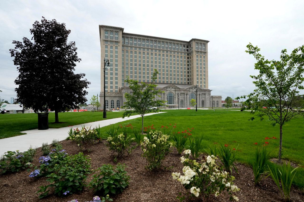 10 years since bankruptcy, Detroit's finances are better but city ...