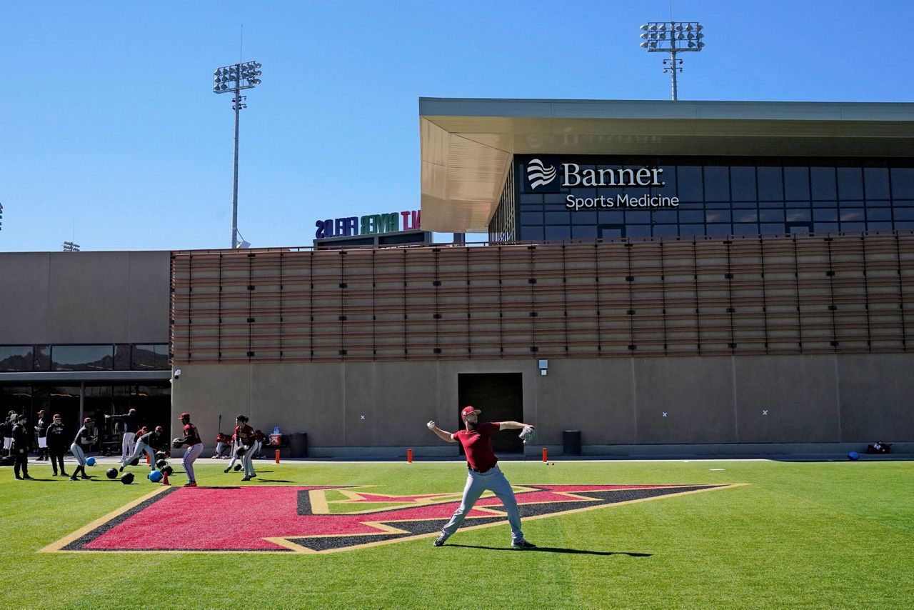 MLB spring camps open, Jays star Guerrero an early arrival