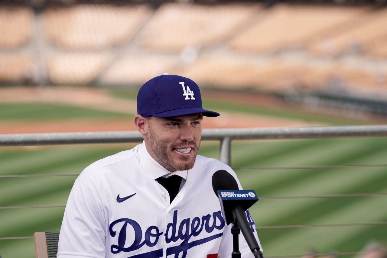 Freddie Freeman reports to LA Dodgers spring training