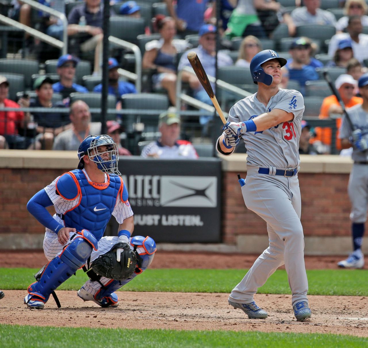 Dodgers hit 7 HRs, beat Mets 8-7 on Turner's shot in 11th