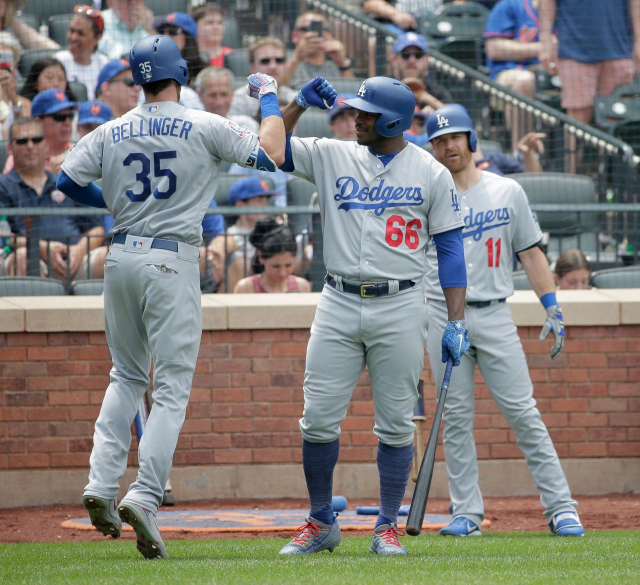 Dodgers hit 7 HRs, beat Mets 8-7 on Turner's shot in 11th