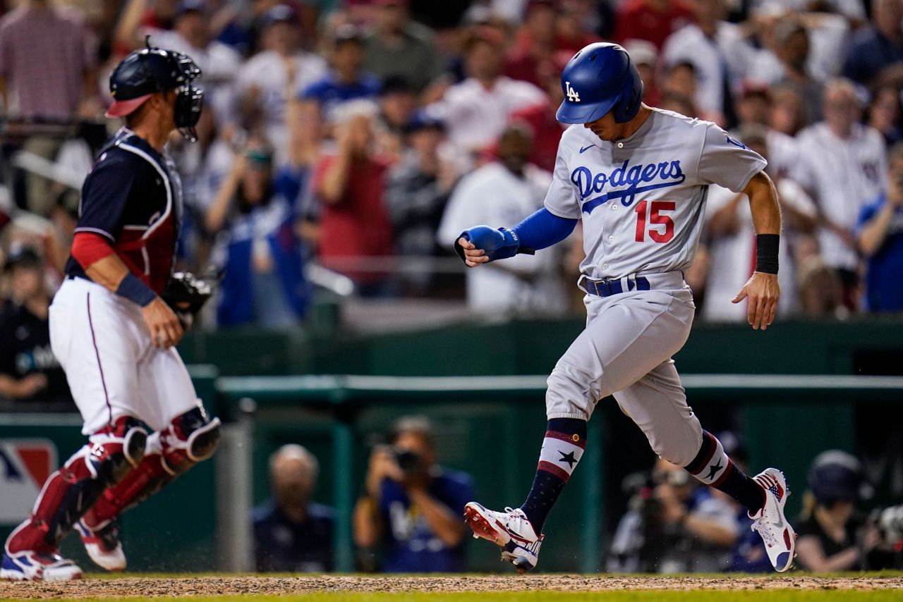 Dodgers visit White House, rally past Nats, 7th win in row