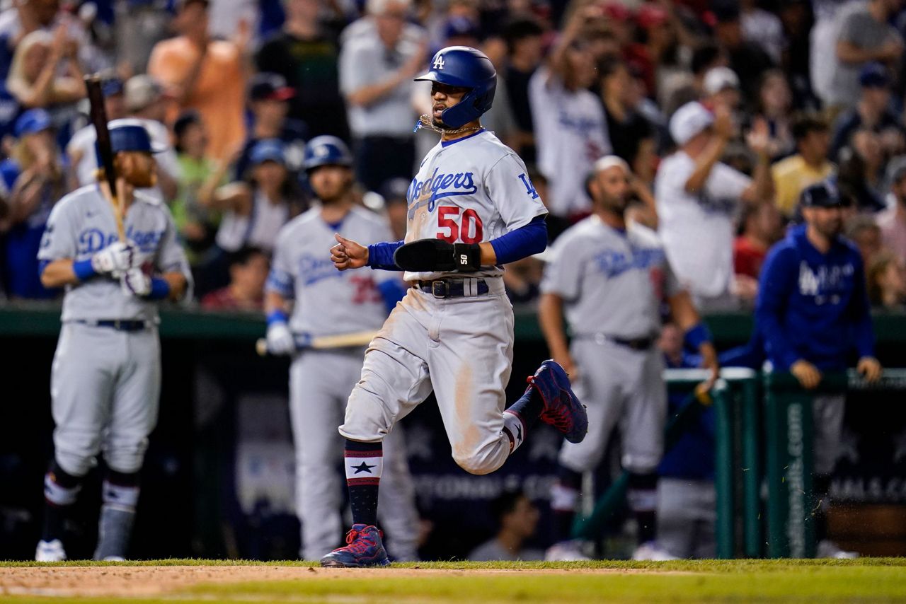 Dodgers visit White House, rally past Nats, 7th win in row