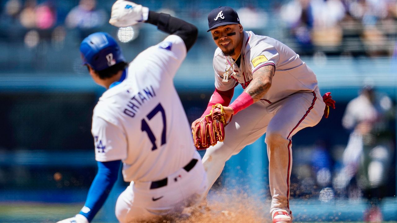 Ohtani homers twice as Dodgers sweep Braves with 5-1 win
