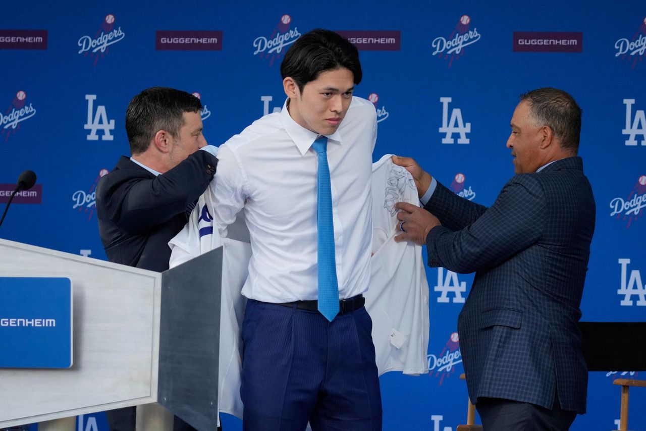 Dodgers announce deal with prized Japanese pitcher Roki Sasaki, who ...