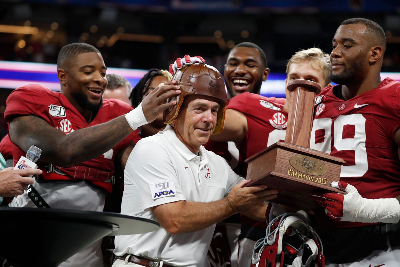 Tagovailoa leads No. 2 Alabama to 42-3 rout of Duke