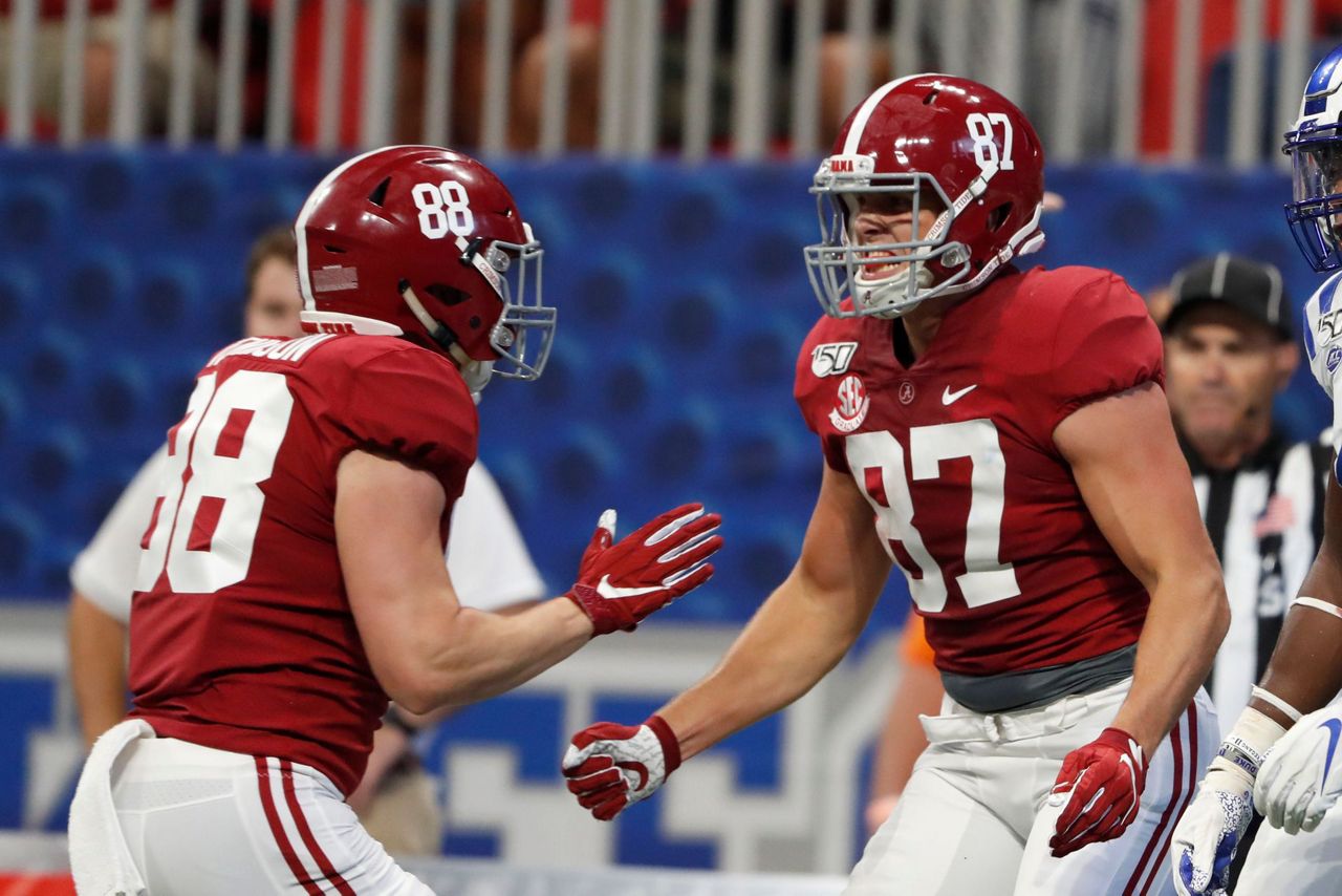 Tagovailoa leads No. 2 Alabama to 42-3 rout of Duke