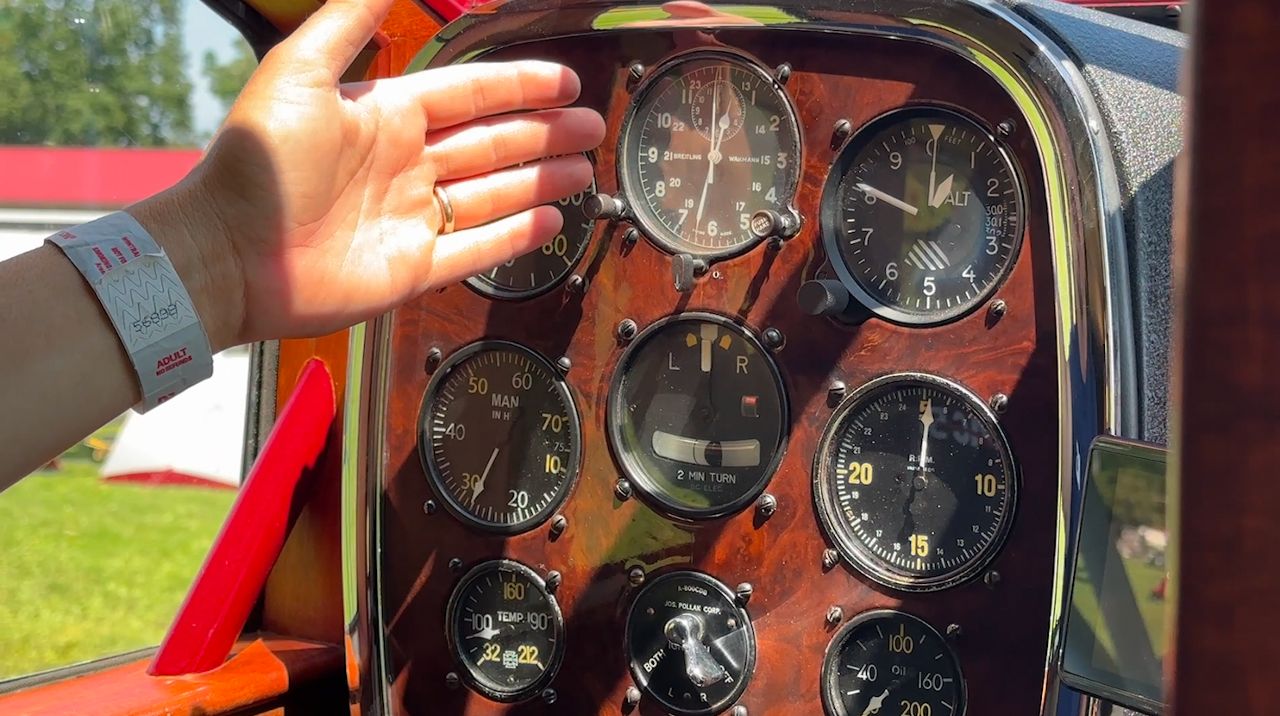 As more cockpits go digital, some prefer vintage fight tools