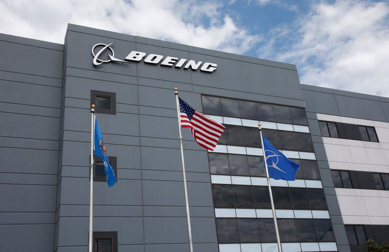Grounded Boeing plane churns up more turbulence at airlines
