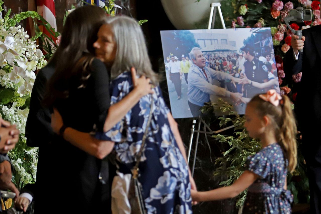 Goodbyes for Louisiana's flamboyant ex-Gov. Edwin Edwards