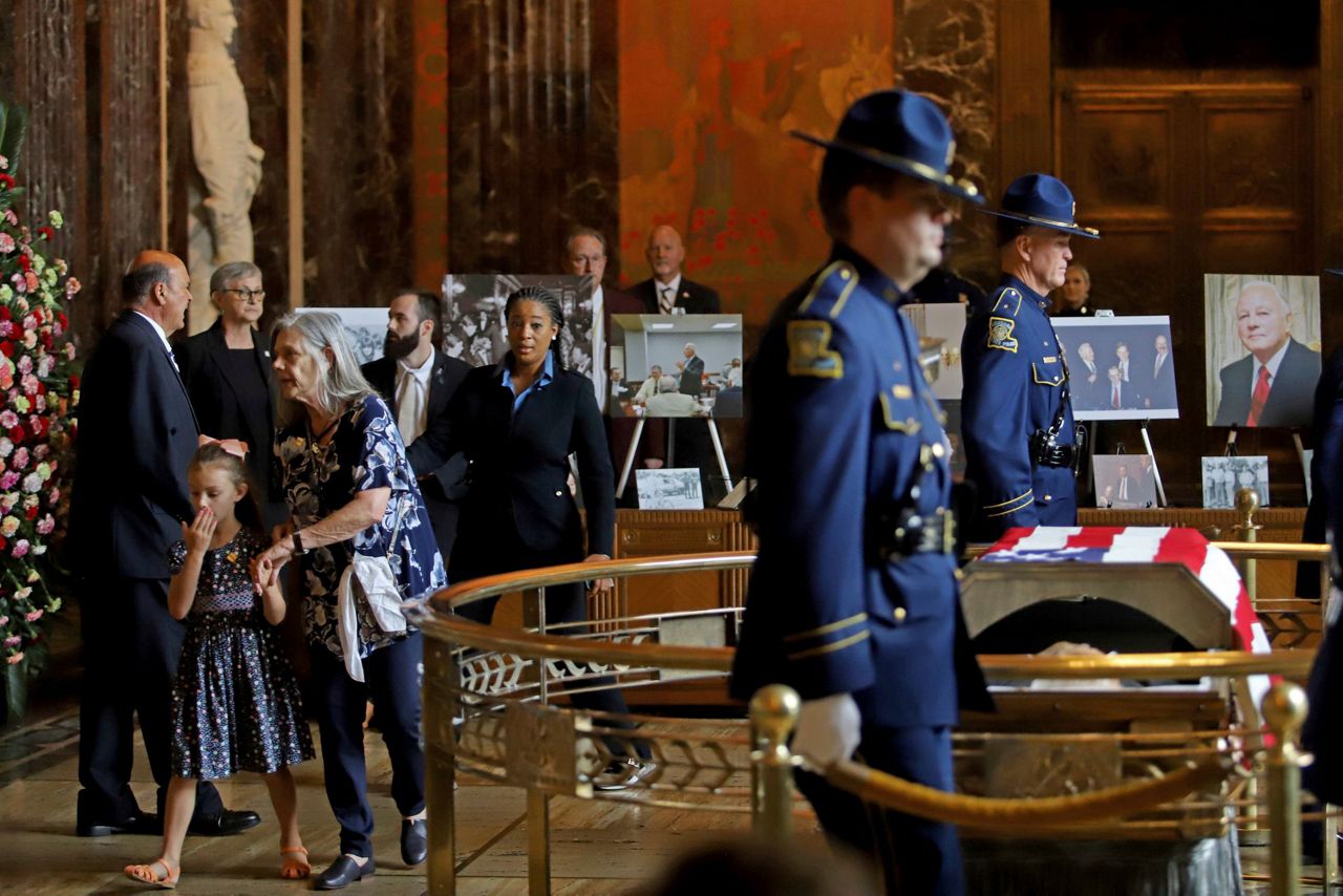 Goodbyes for Louisiana's flamboyant ex-Gov. Edwin Edwards