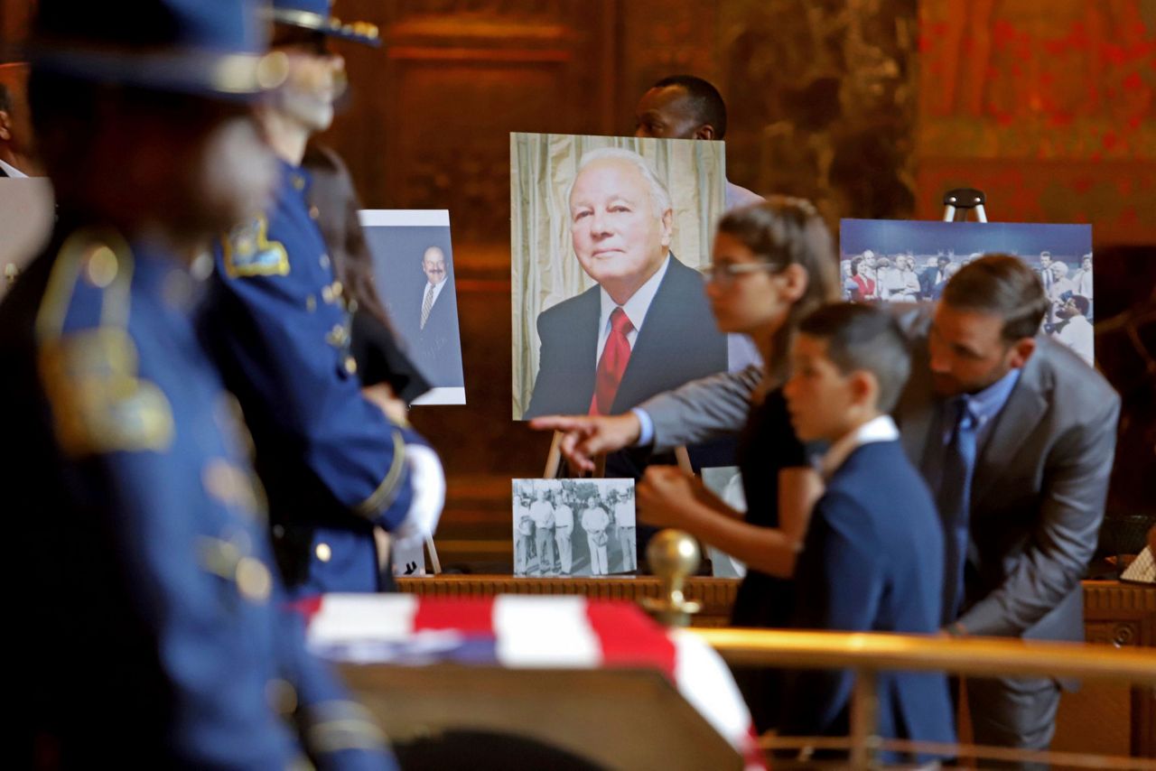 Goodbyes for Louisiana's flamboyant ex-Gov. Edwin Edwards