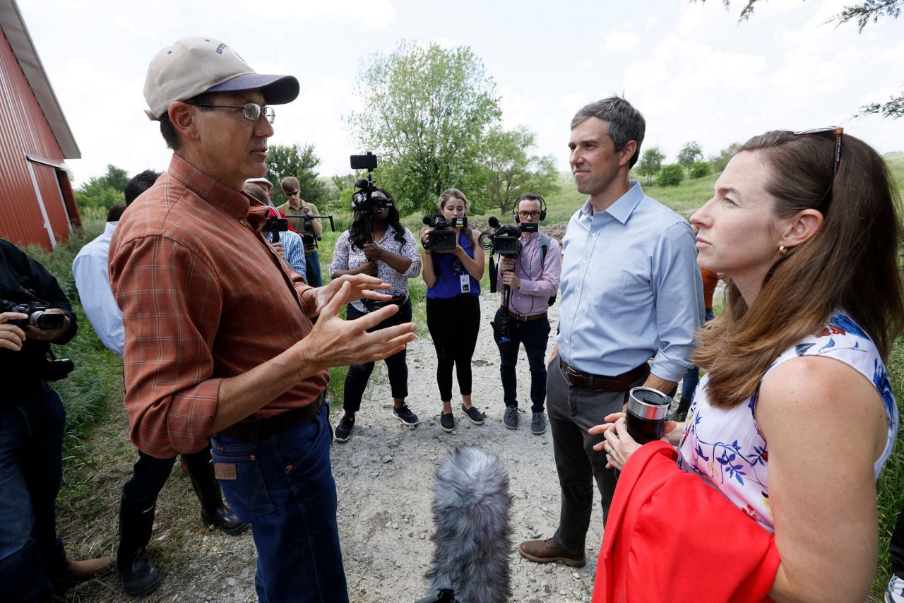 Beto O'Rourke stumps with his wife amid struggles with women